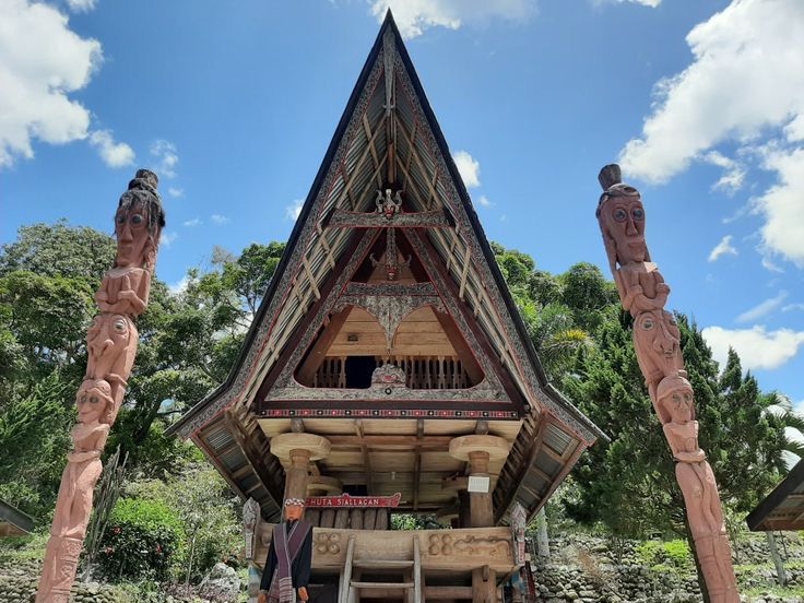 Rumah Tradisional Suku Batak: Simbol Identitas dan Kearifan Lokal